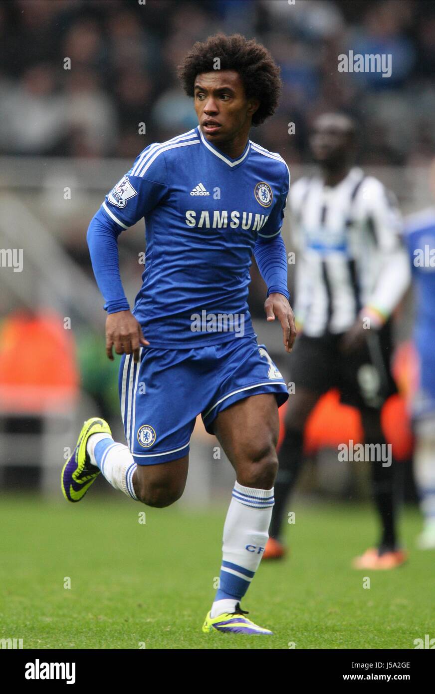 WILLIAN CHELSEA FC CHELSEA FC ST JAMES PARK NEWCASTLE ENGLAND 02 ...
