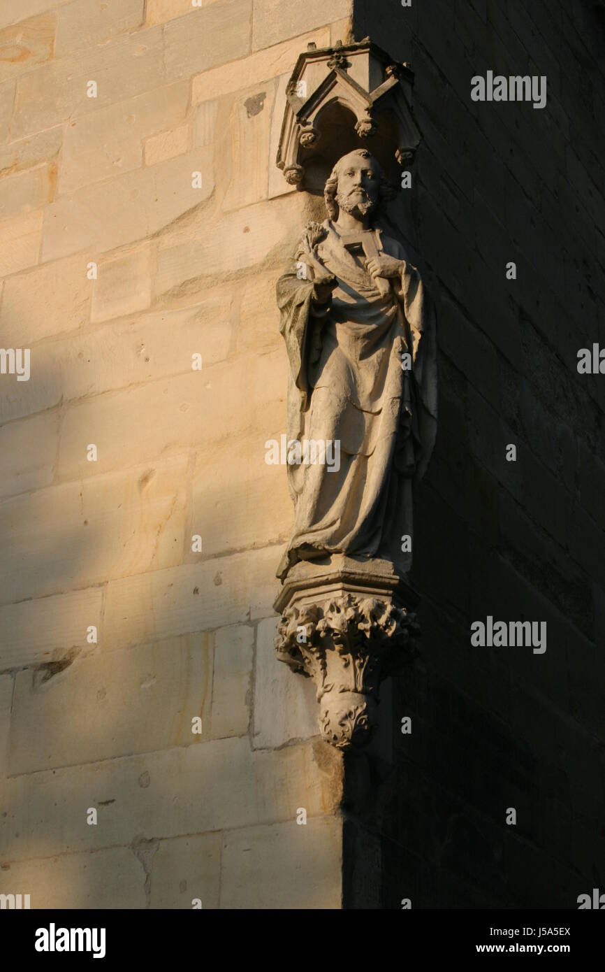 statue on a church facade Stock Photo - Alamy