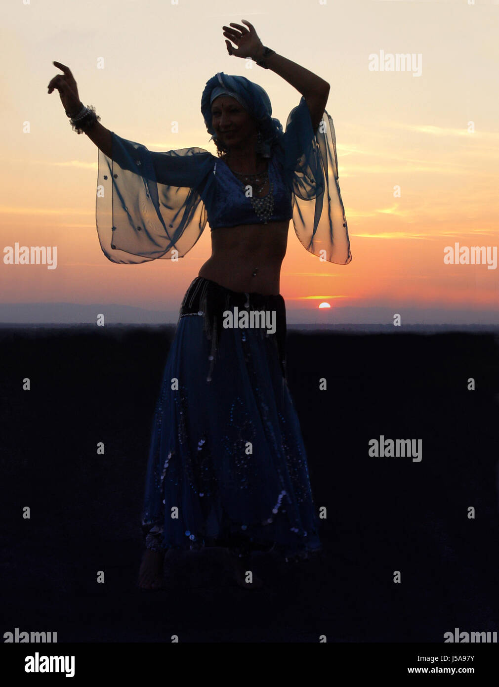 sunset summer summerly silhouette setting sun arabia dancer dancing ...