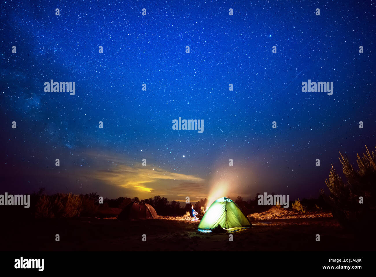 Camping under the sky hi-res stock photography and images - Alamy