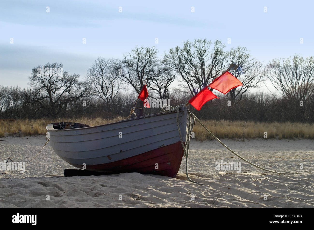 Stranded rowing boat hi-res stock photography and images - Alamy