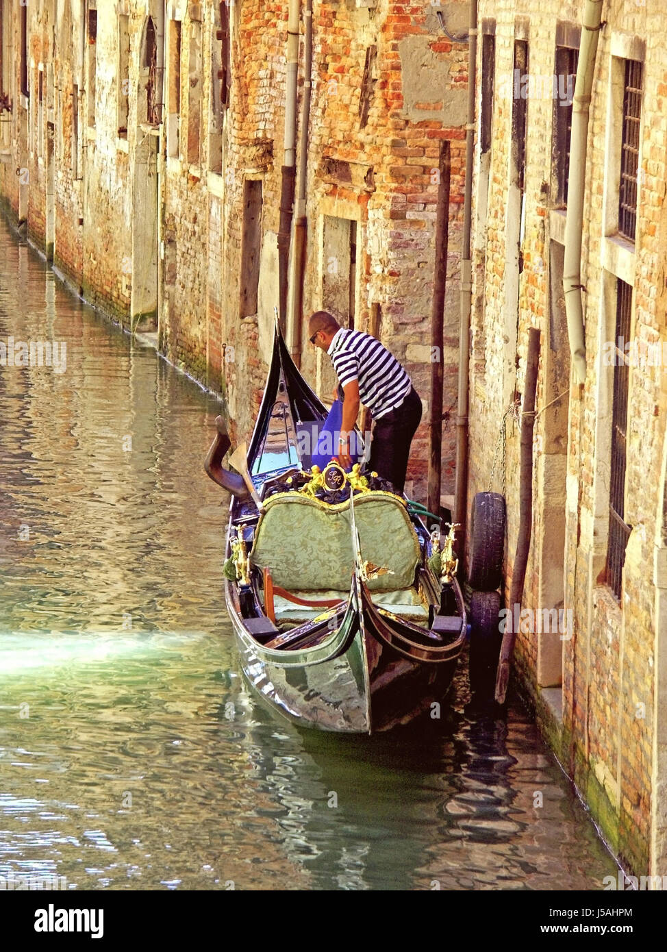 venice gondola perspective prospect contrasts gondolier colour prepare ...