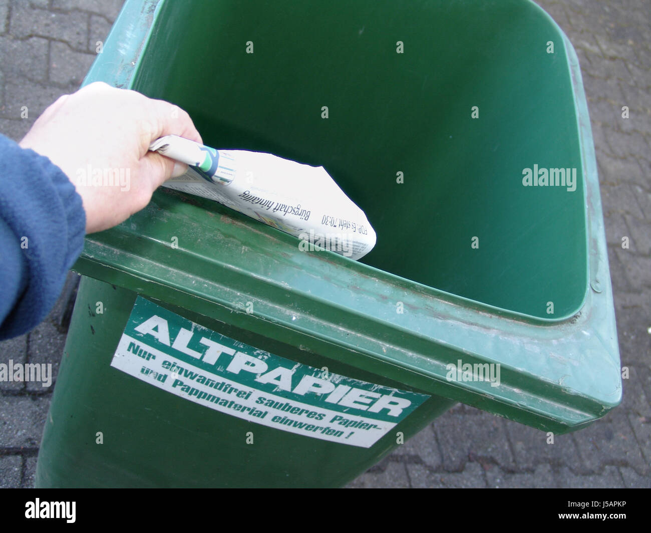 Altpapiercontainer hi-res stock photography and images - Alamy