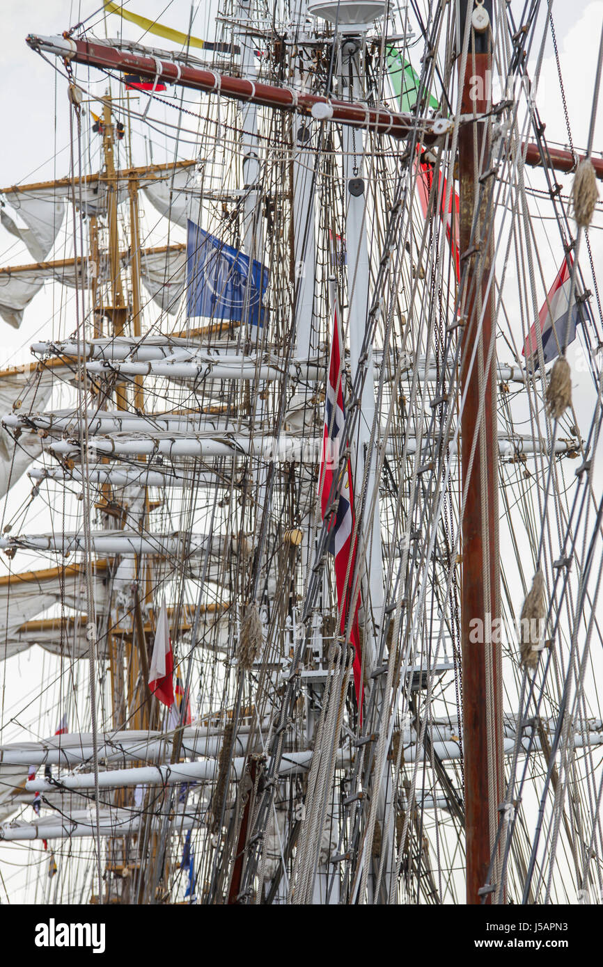 Rigging with sail of a sailing ship hi-res stock photography and images ...