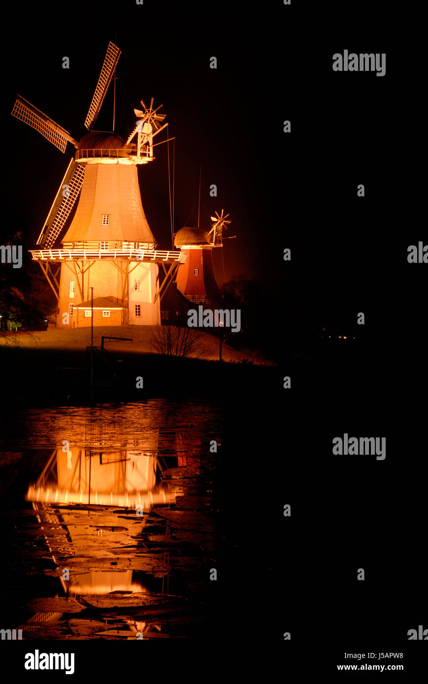 night nighttime windmill mill grain cereal historical monument night ...