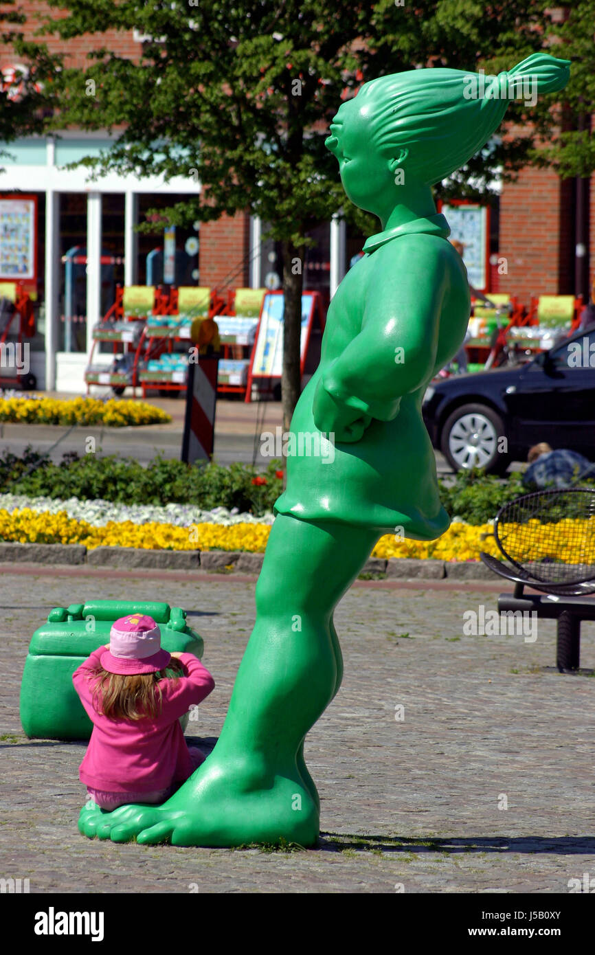 wait waiting monument art green human human being square oblique frisia ...