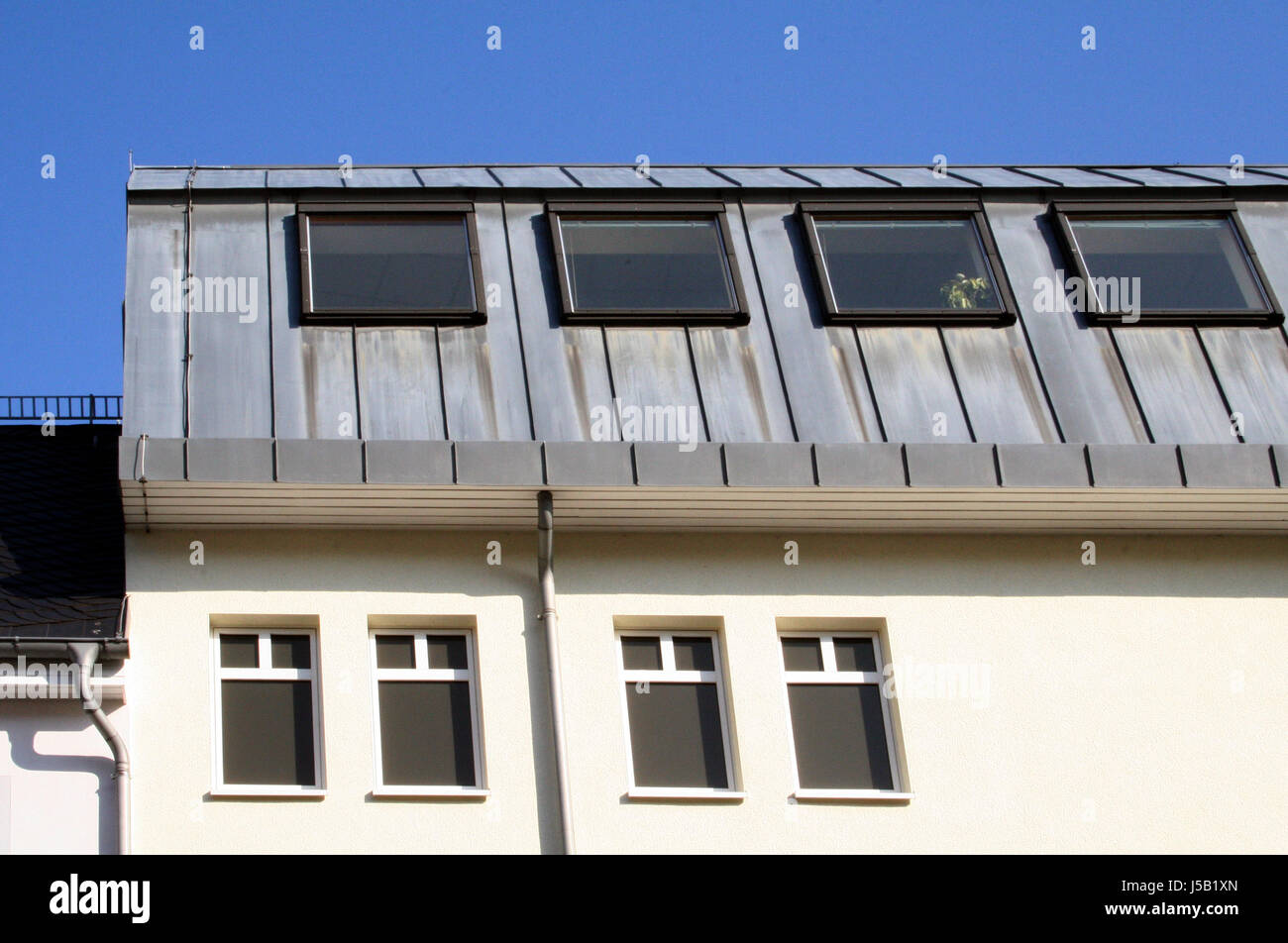 Bottom hung window hi-res stock photography and images - Alamy