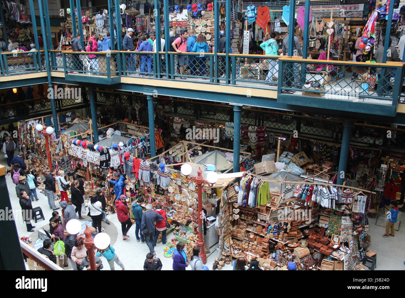 Clothes market hi-res stock photography and images - Alamy