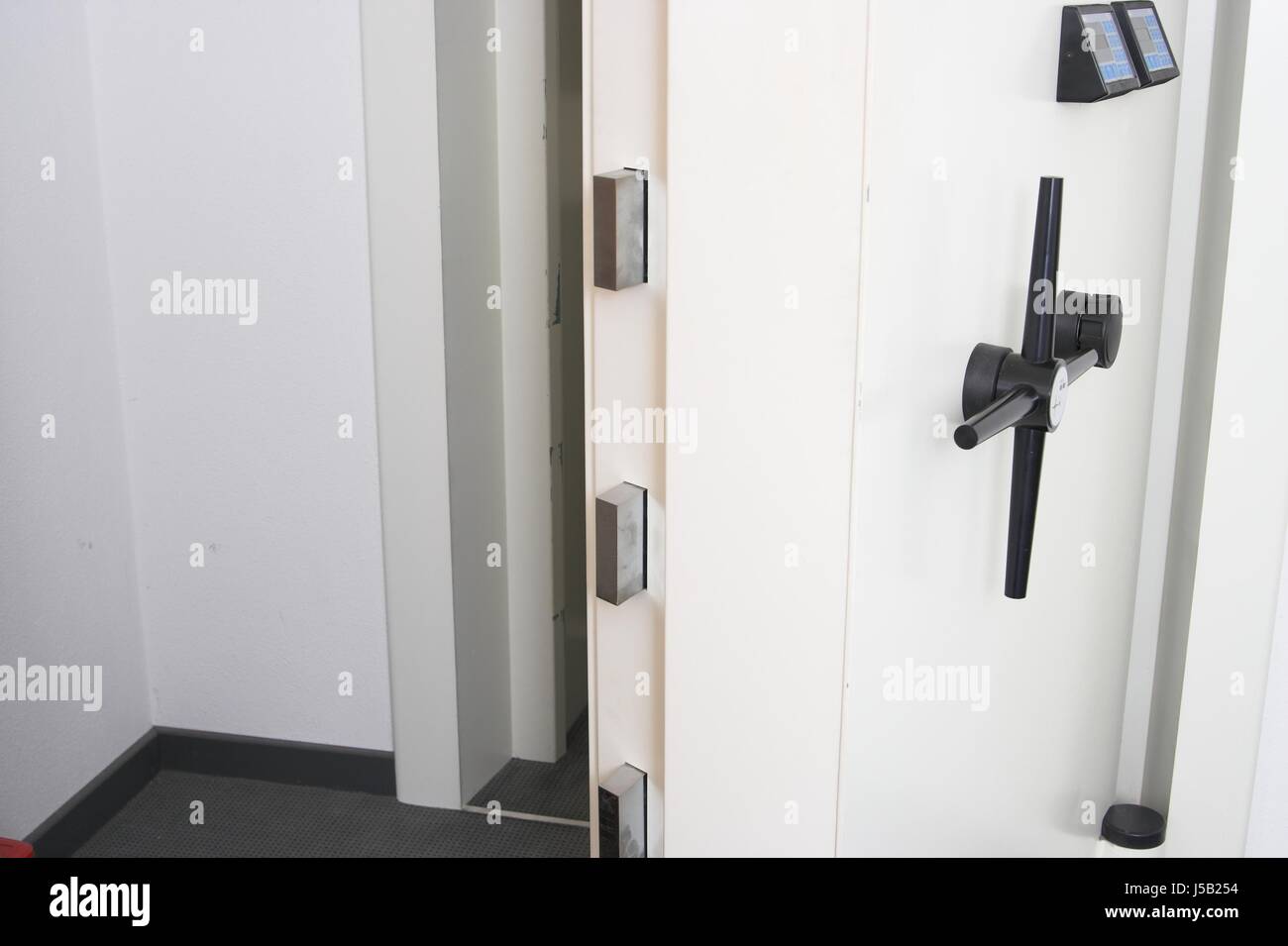 safe door (security Stock Photo - Alamy