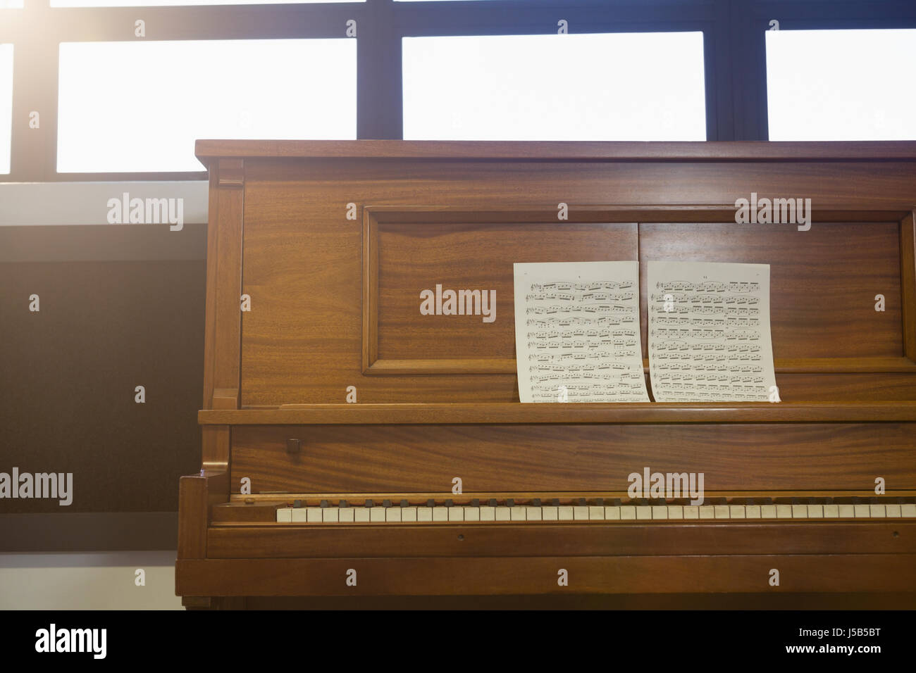 Wooden textured digital paper hi-res stock photography and images - Alamy