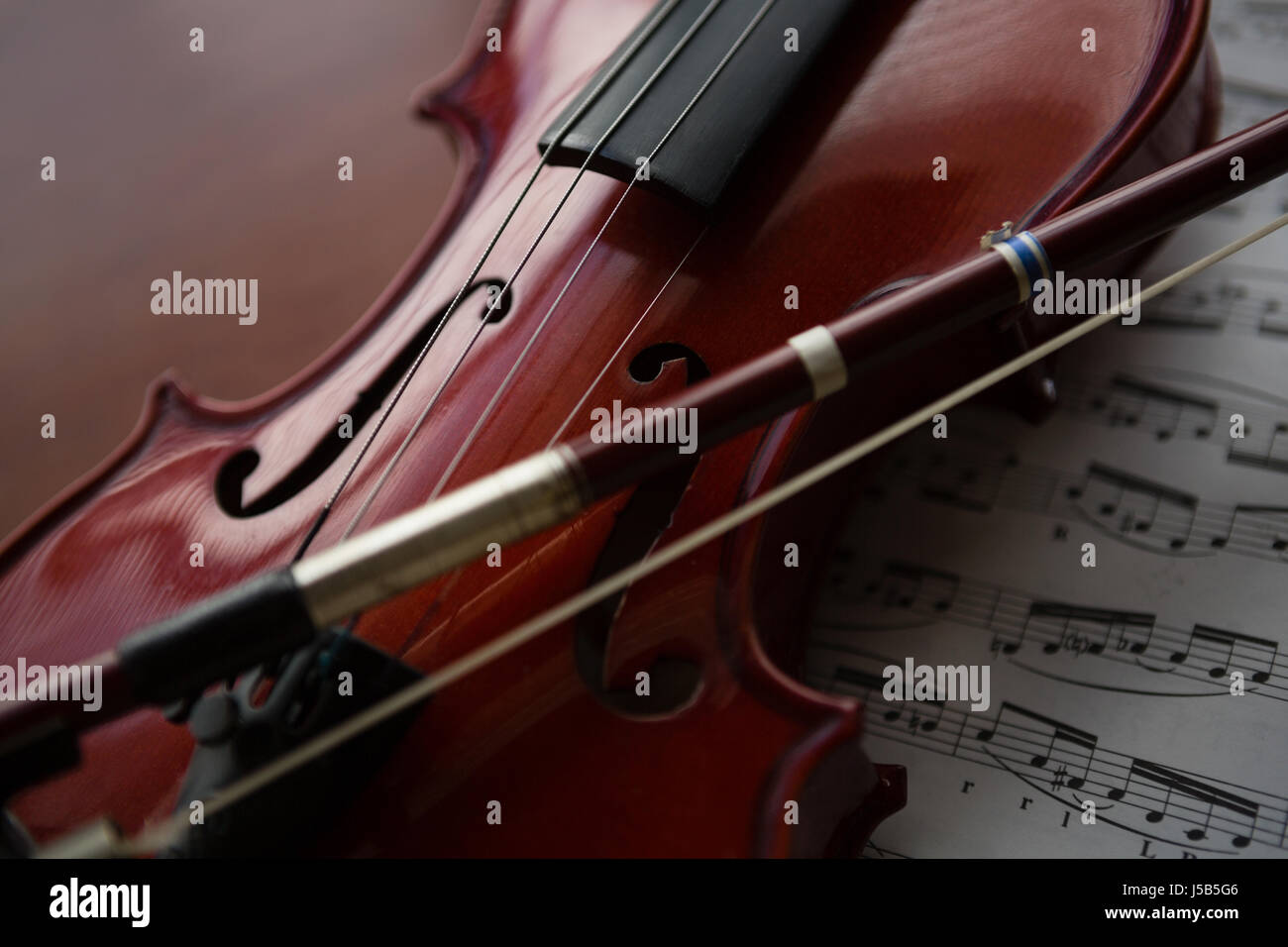 Brown violin hi-res stock photography and images - Alamy