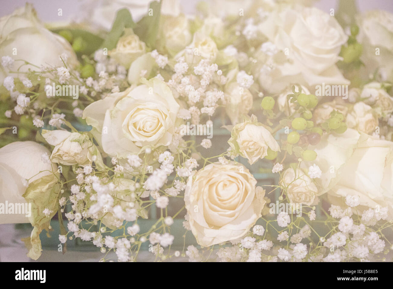 Bouquet white roses hi-res stock photography and images - Alamy