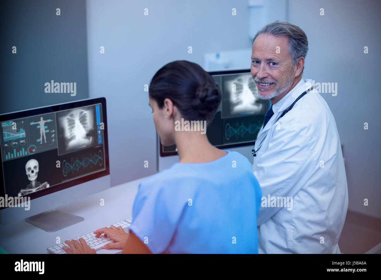 Skeleton sitting computer hi-res stock photography and images - Alamy