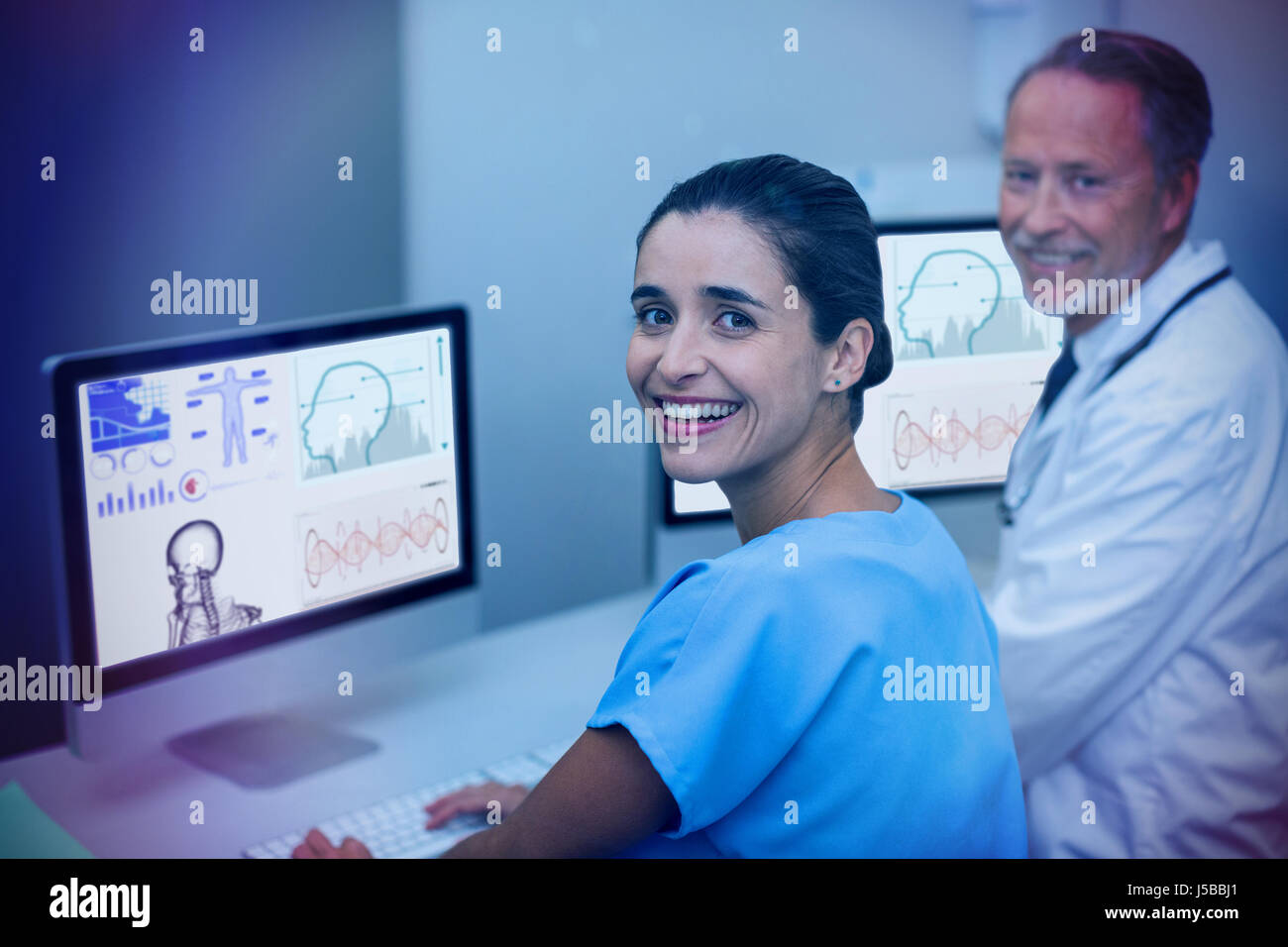 Skeleton sitting computer hi-res stock photography and images - Alamy