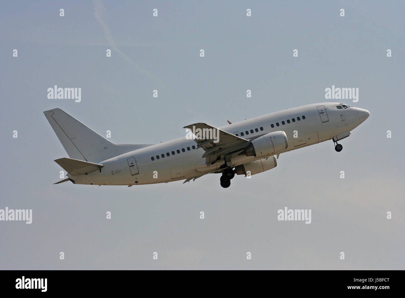 engine drive motor passengers undercarriage start jet boeing 737 weiss ...