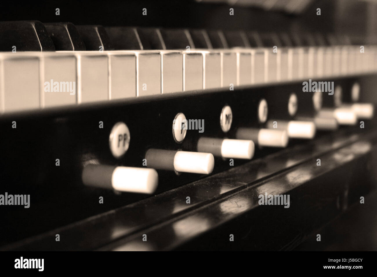 Music of the middle ages hi-res stock photography and images - Alamy