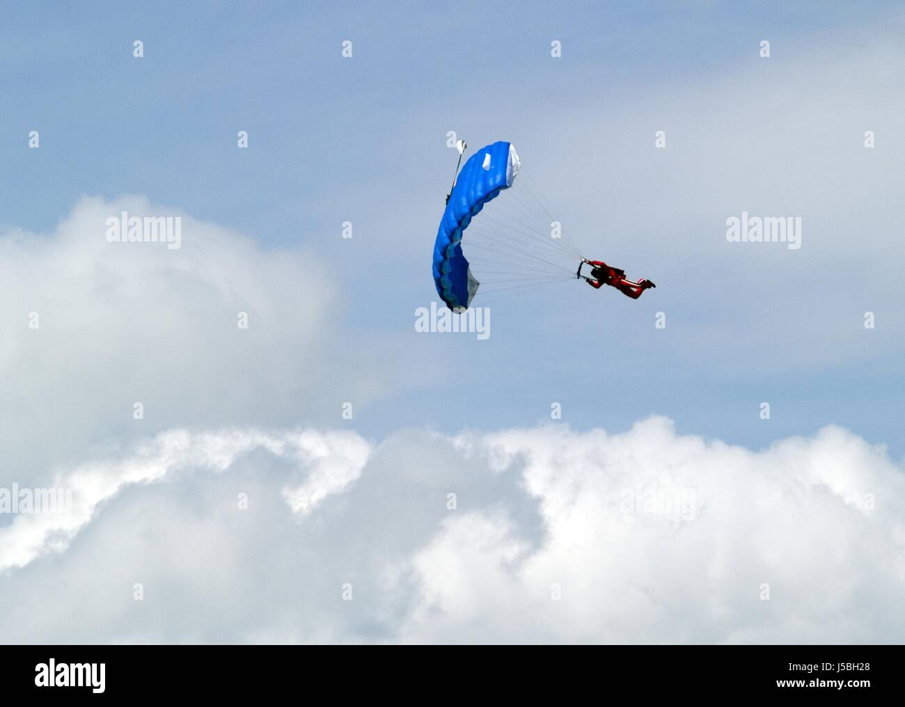 horizon umbrella pilot parachute alps mountain fly flies flys flying ...
