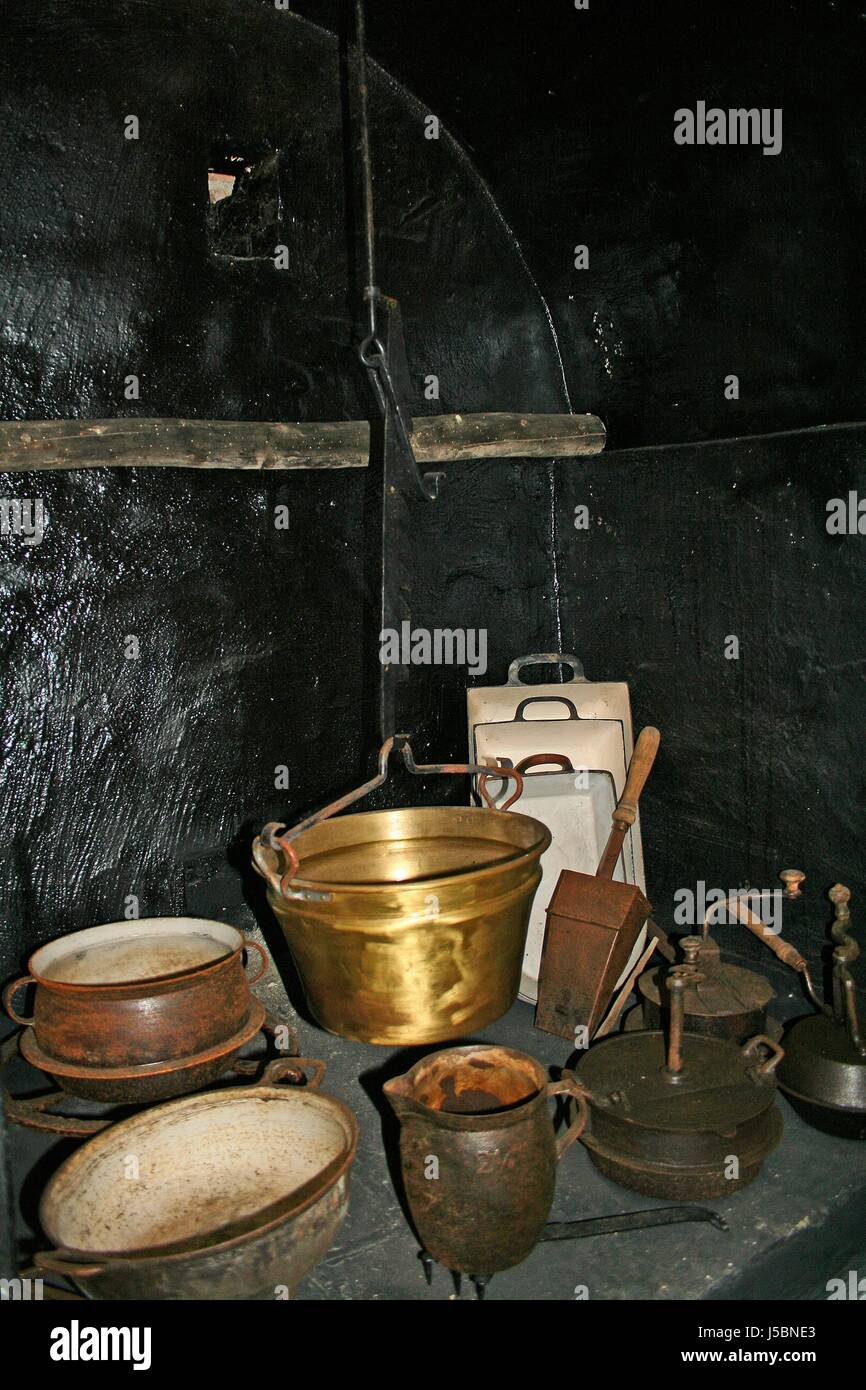 Cookware in middle ages hi-res stock photography and images - Alamy
