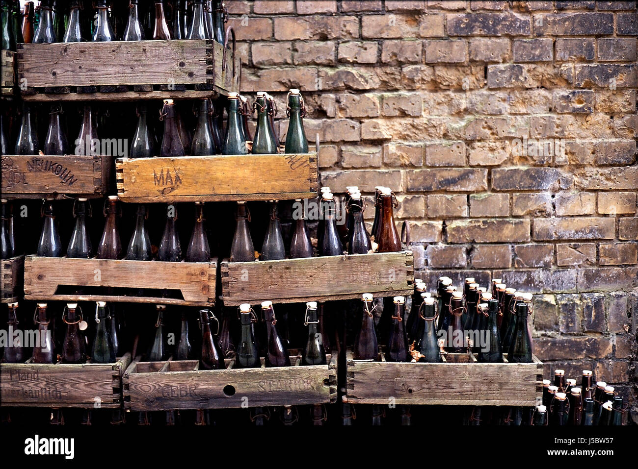 Empty coffers hi-res stock photography and images - Alamy