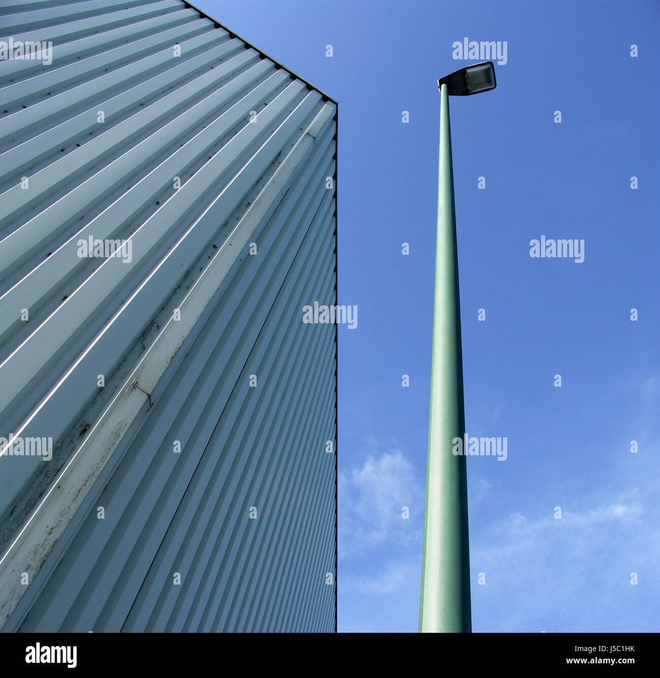 Height difference hi-res stock photography and images - Alamy