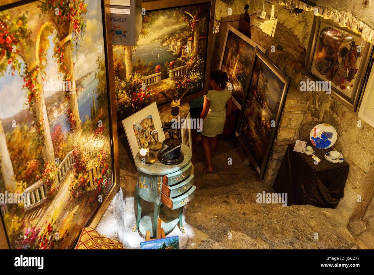 Medieval shop interior hi-res stock photography and images - Alamy