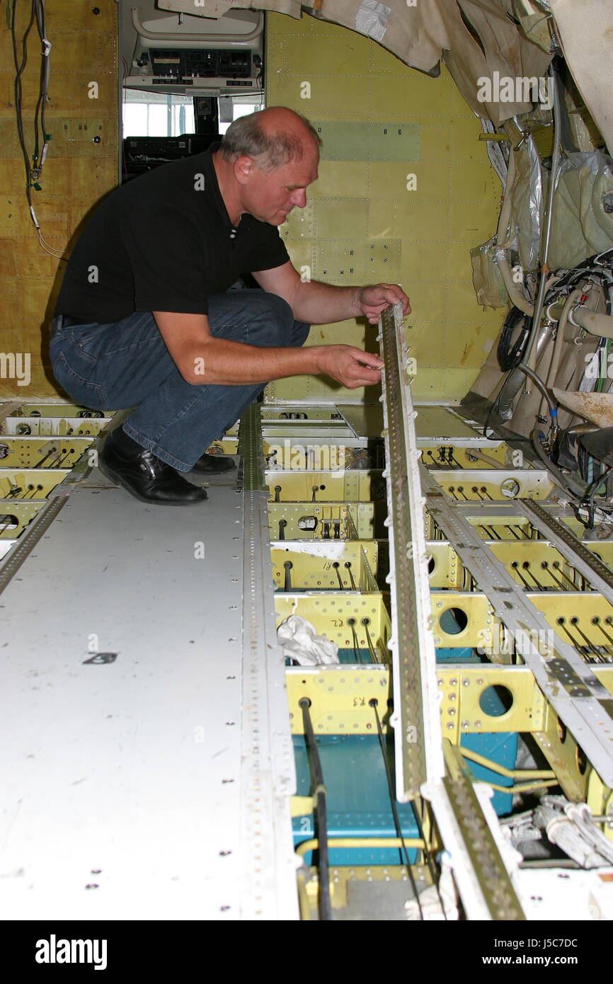 engine drive motor test electrical connection conductions inspection ...