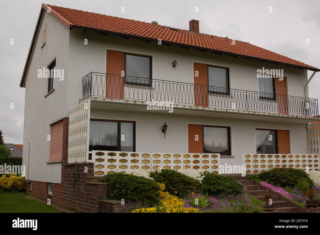 house building home dwelling house residential building garden backside ...