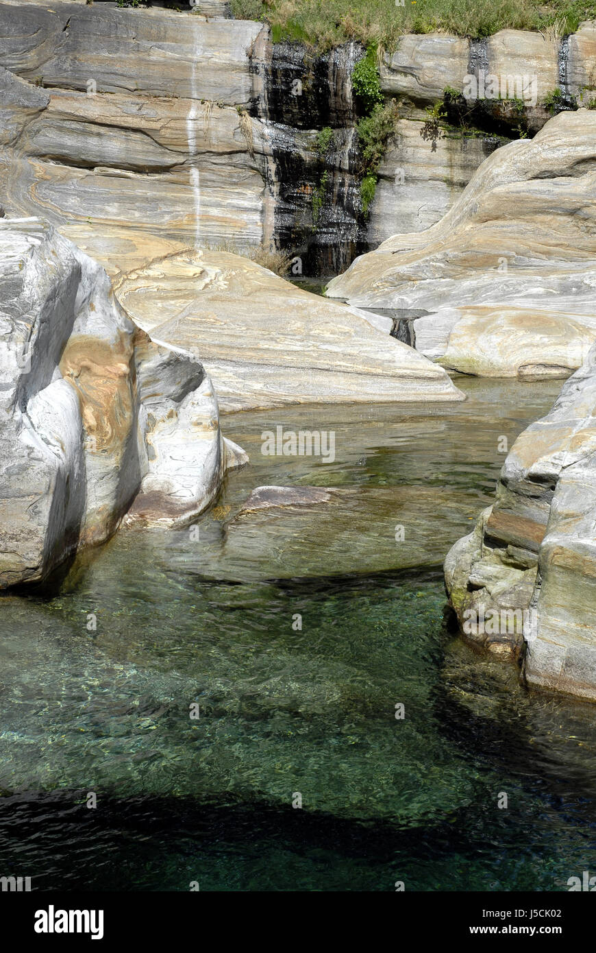 Staumauer verzasca hi-res stock photography and images - Alamy