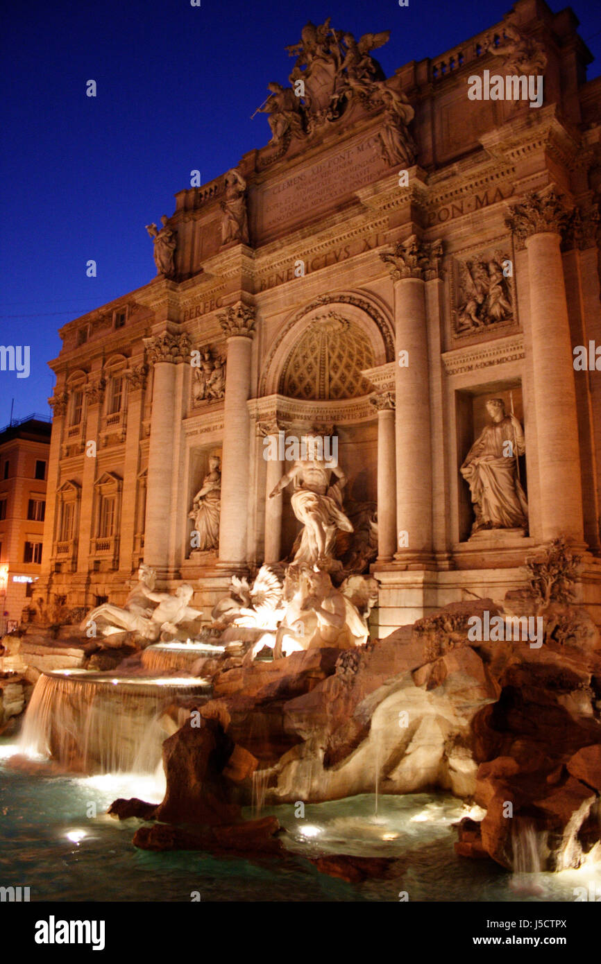 Fontane di roma hi-res stock photography and images - Alamy