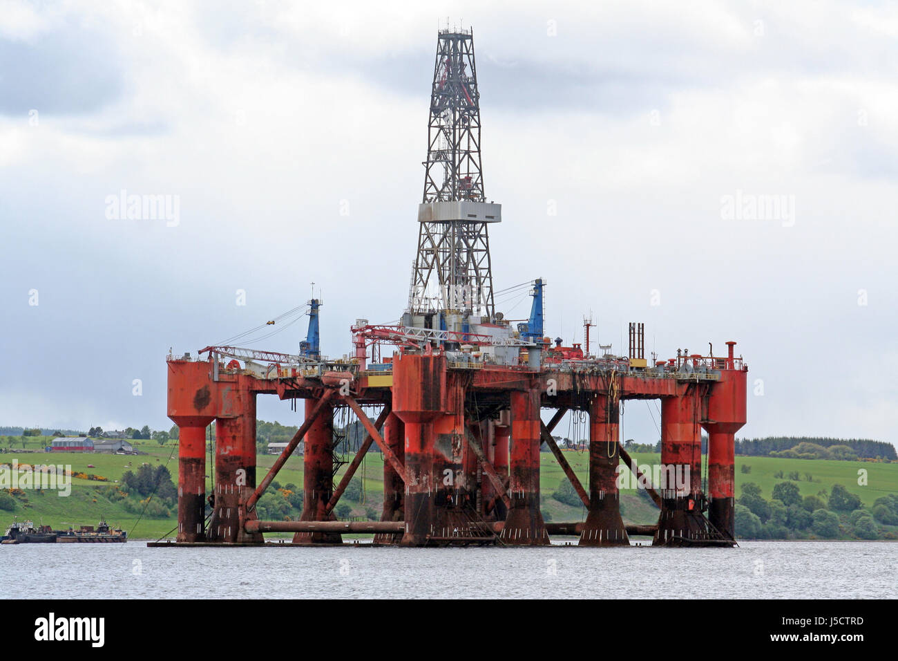 oil rig off scotland Stock Photo - Alamy