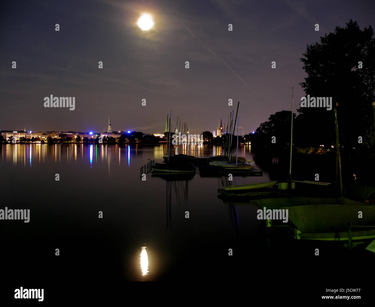 Moonlight on water hi-res stock photography and images - Alamy