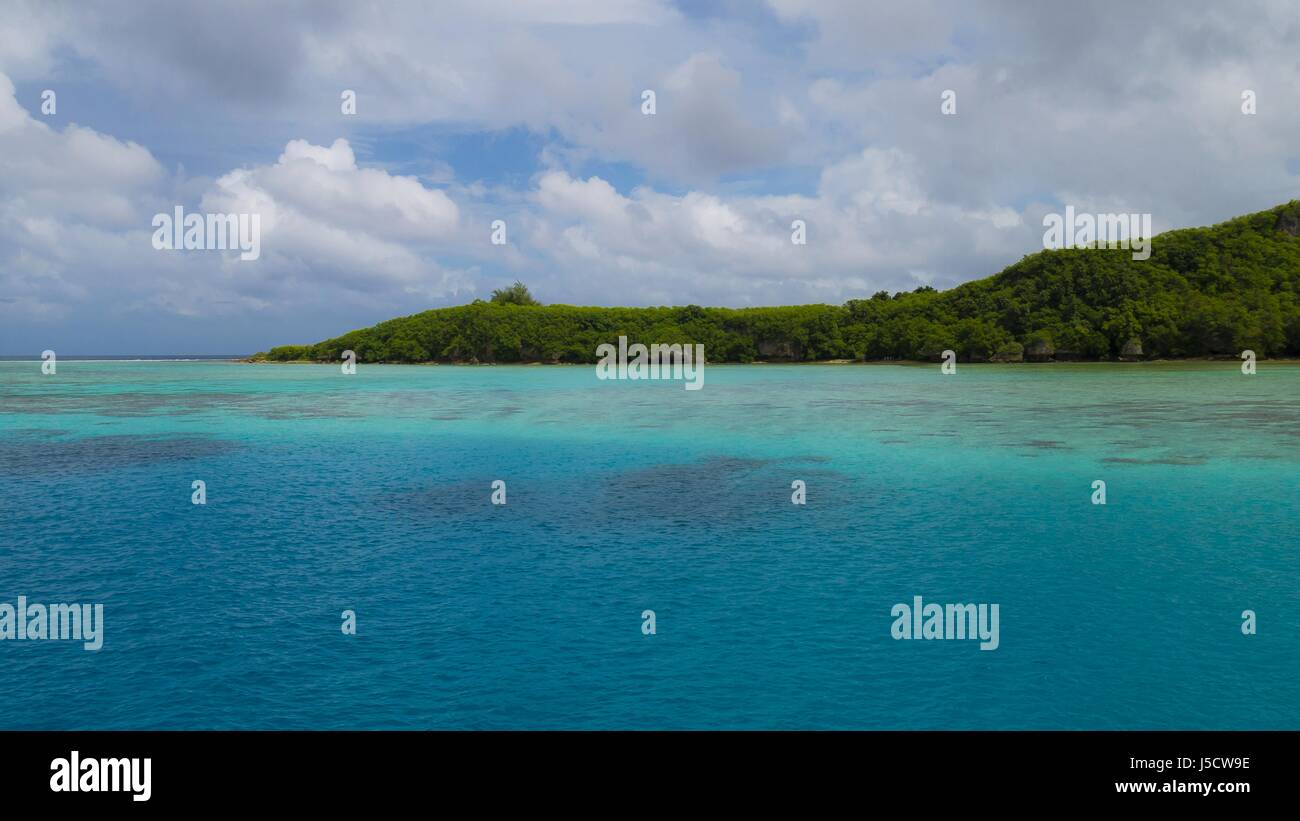 Clear blue and green waters of Tumon Bay, Guam Stock Photo - Alamy