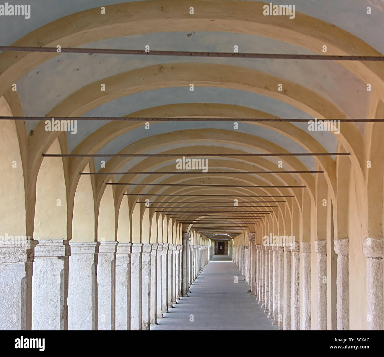 arc columns plaster depth depths perspective prospect arcade aspire ...