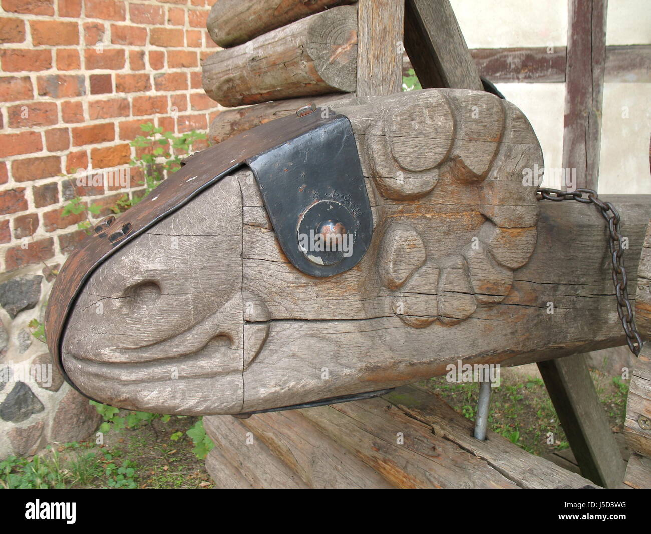 Battering ram hi-res stock photography and images - Alamy