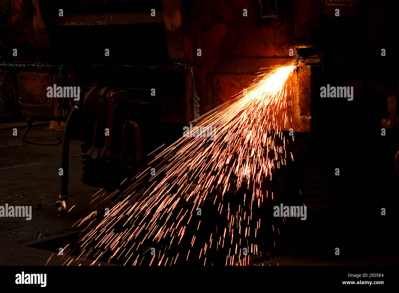 steel metal heat glow wire gas flashover connect oxygen alloy carbon ...