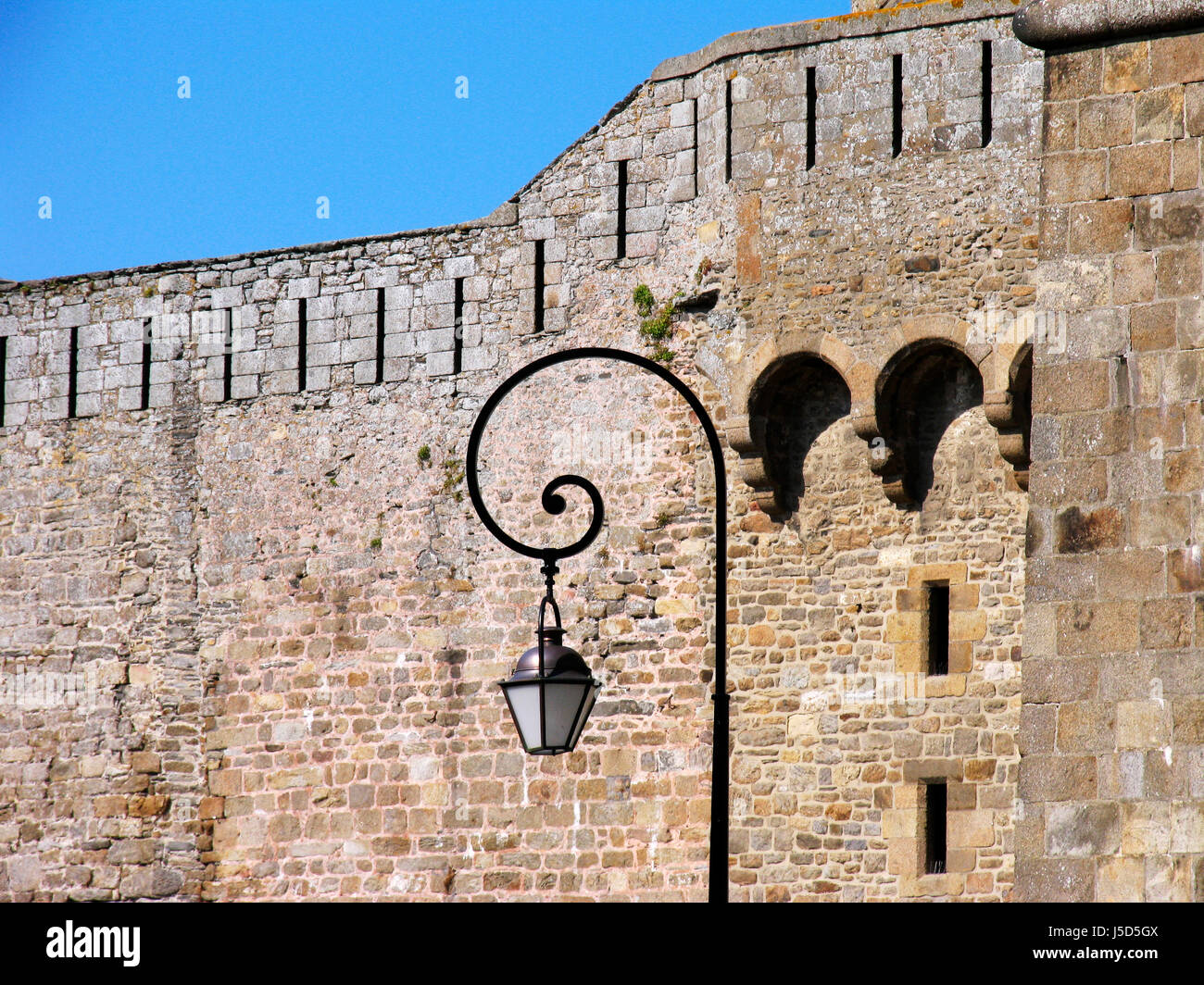 wall france lantern brittany rampart building buildings st-malo ...