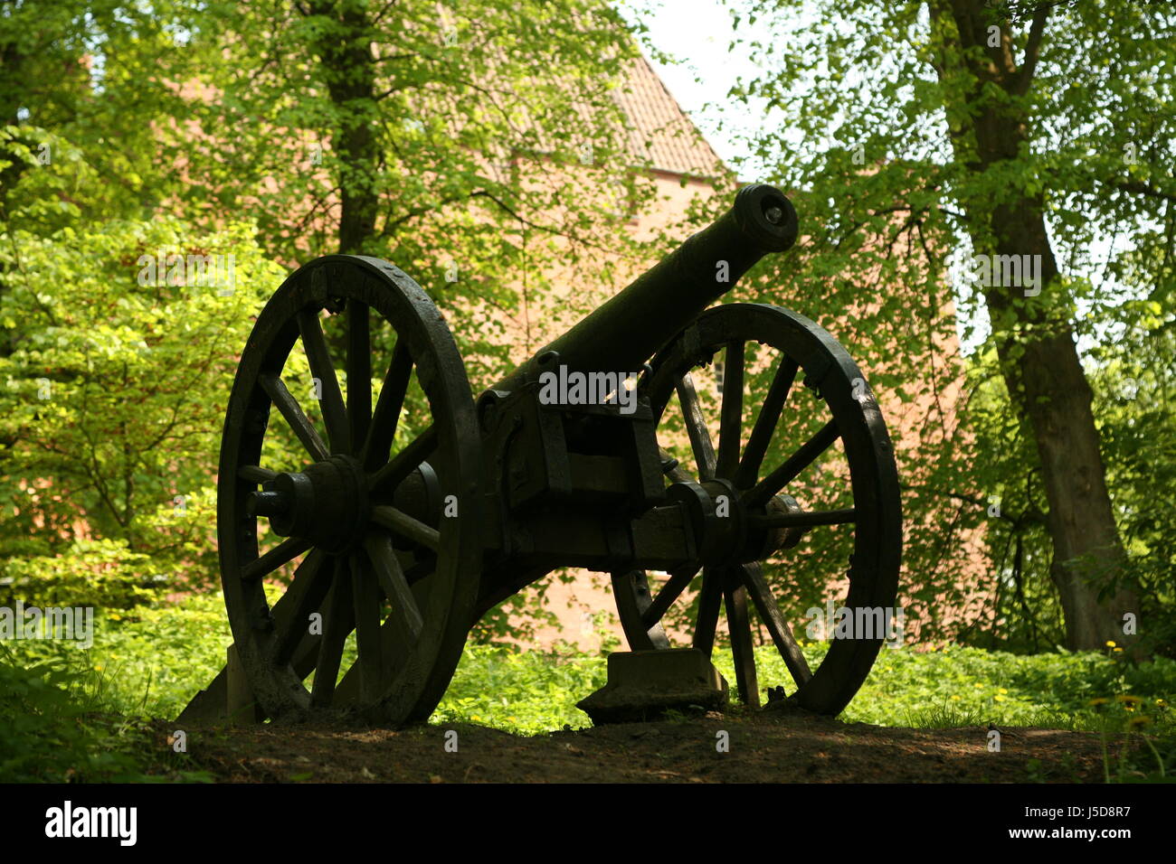 historical story wood iron war wheels force deadly cannon cannon tube ...