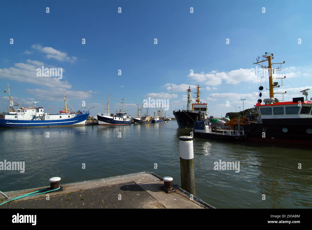 crab fishing in bsum harbour Stock Photo - Alamy