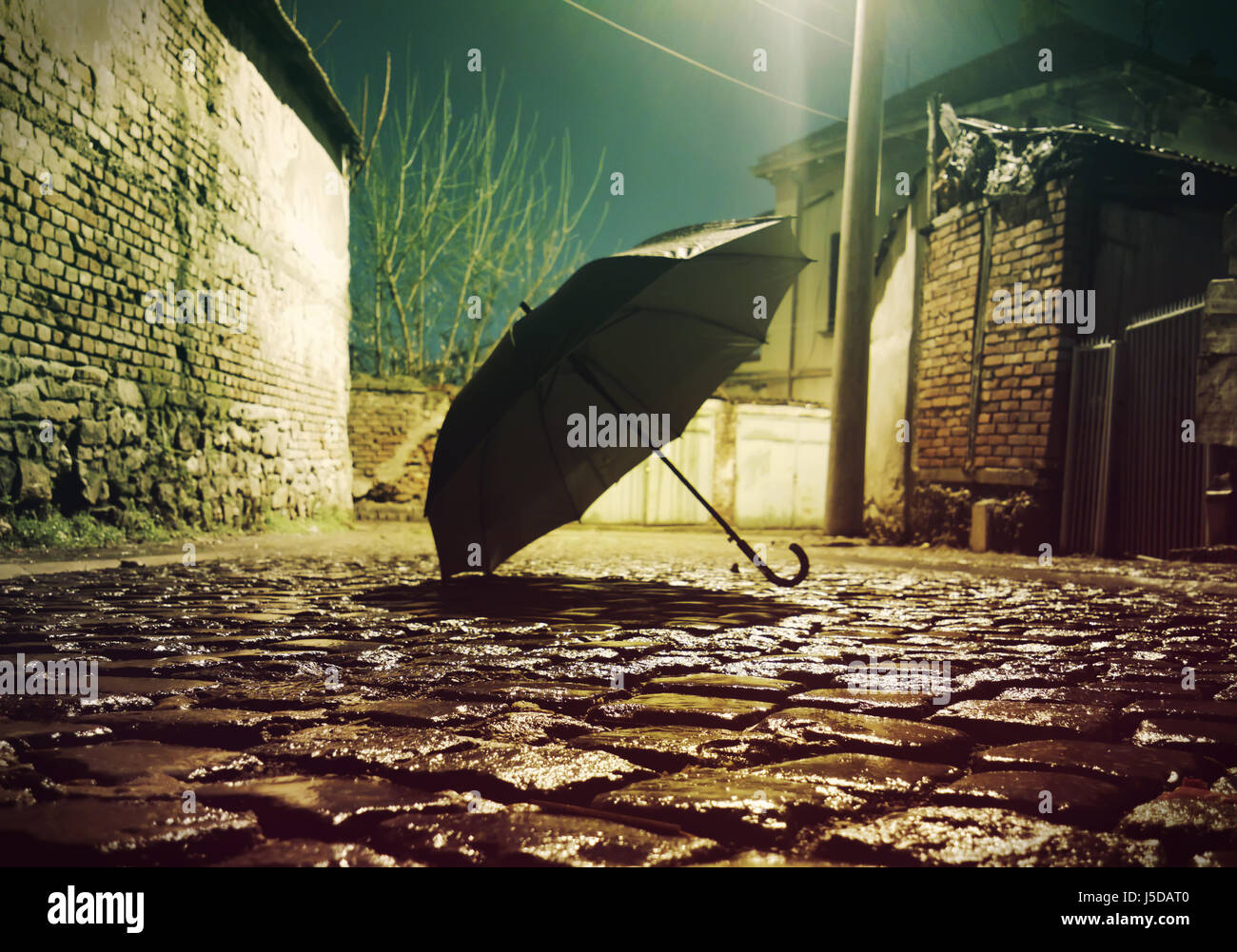 Paved backstreet hi-res stock photography and images - Alamy