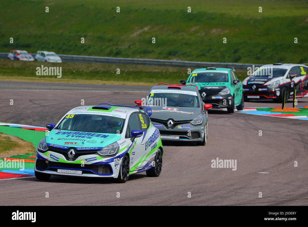 Dan Zelos leads the pack at Thruxton Race Course during the qualifying ...