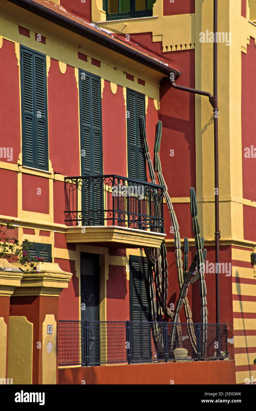 house building italy buildings alassio rotes haus red house house ...