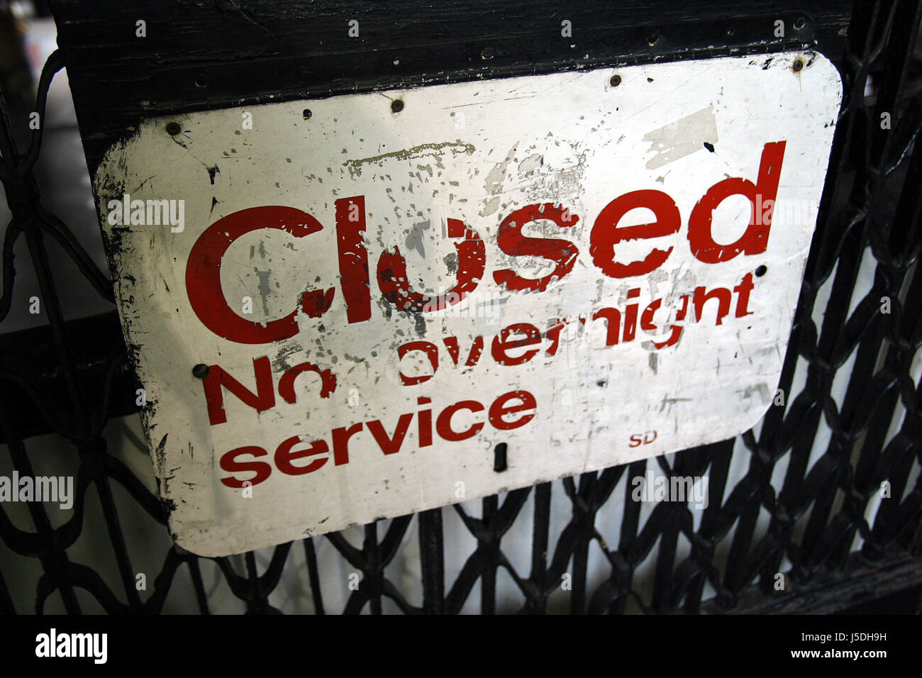 Closed grille hi-res stock photography and images - Alamy