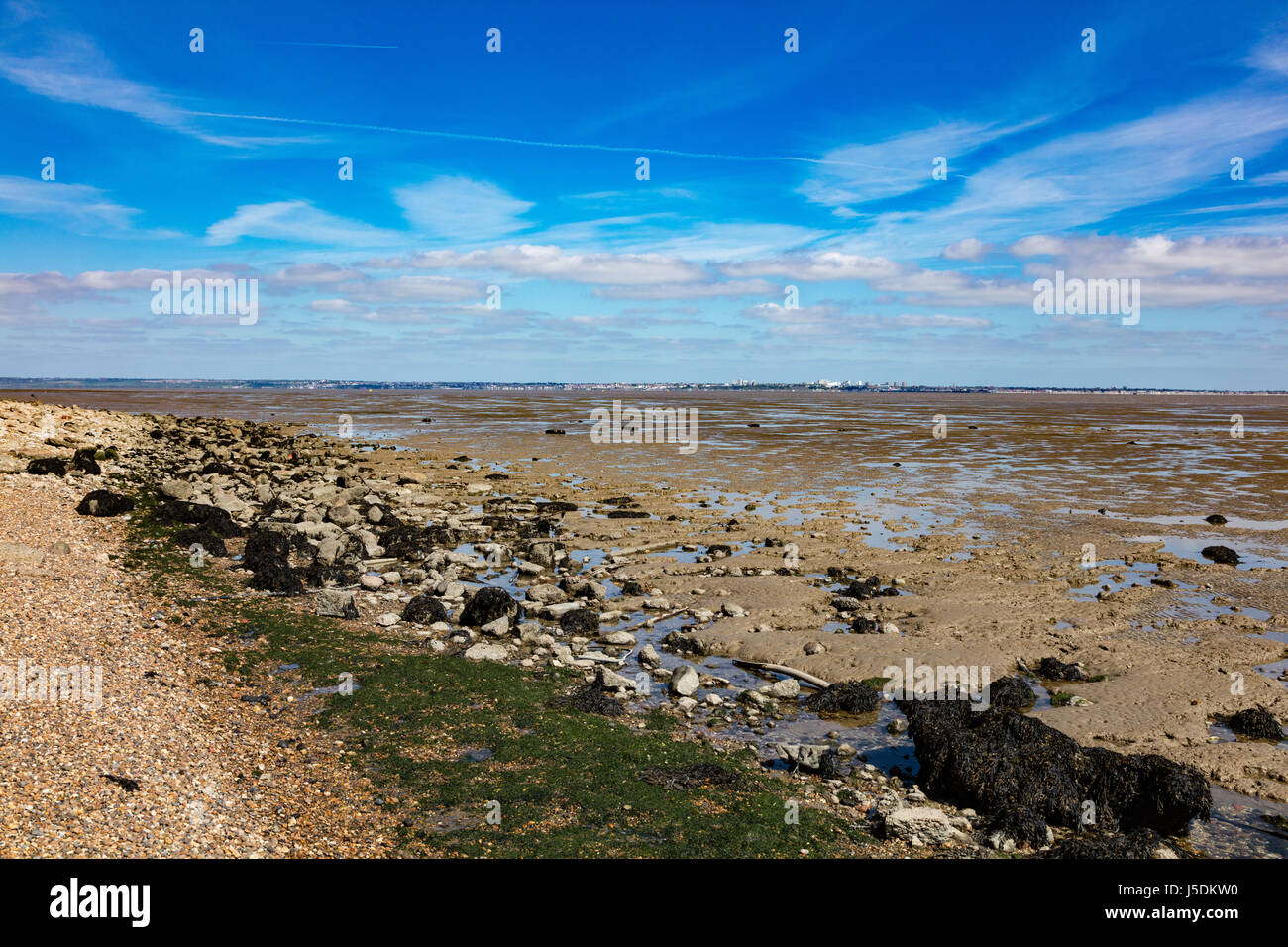 Isle of grain medway estuary hi-res stock photography and images - Alamy