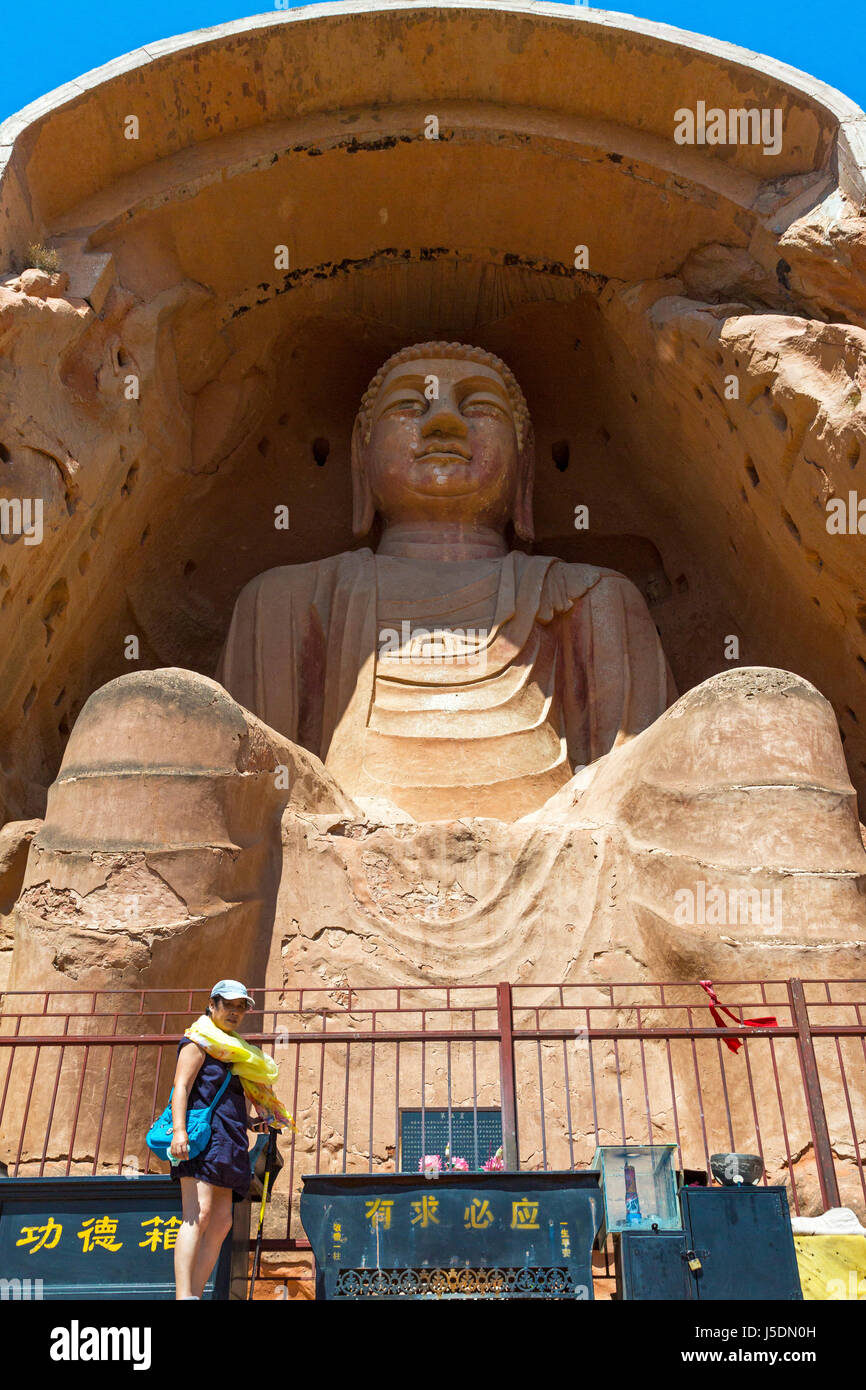 Giant Buddha statue, Mount Sumeru Grottoes, Guyuan, Ningxia, China ...
