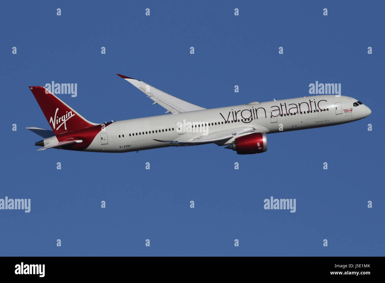 Virgin atlantic plane flying hi-res stock photography and images - Alamy