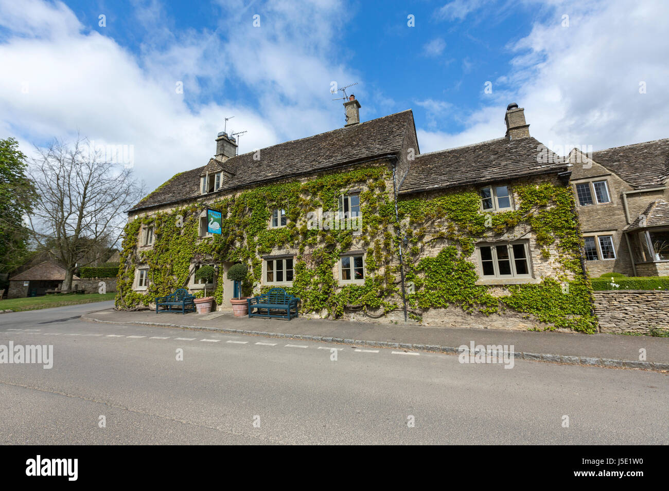 The Swan pub at Southrop village in the Cotswolds, Gloucestershire ...
