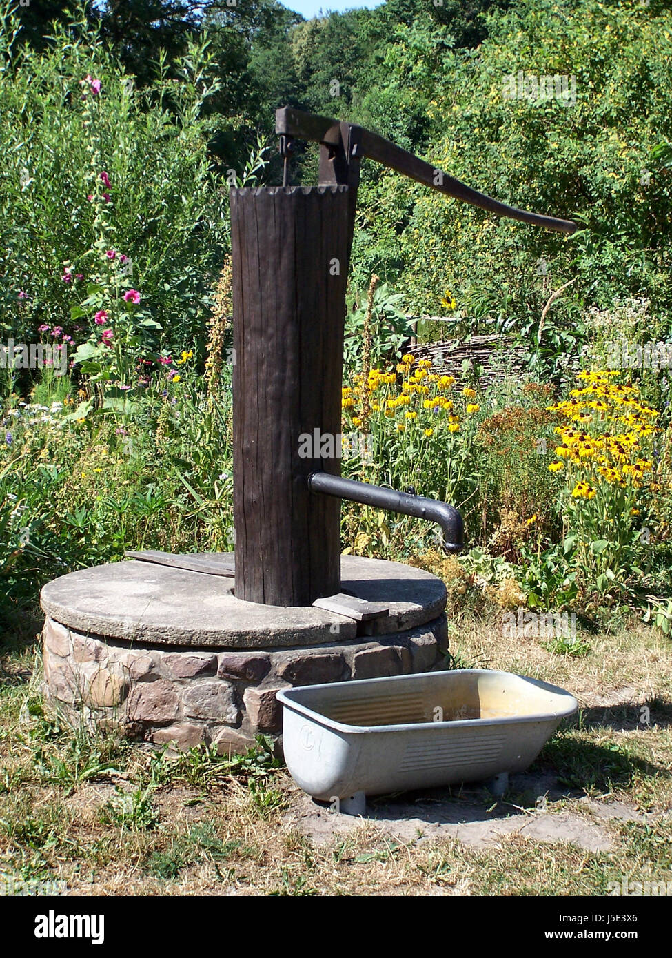 garden wood antique fountain pump drinking water water bath tub tub ...