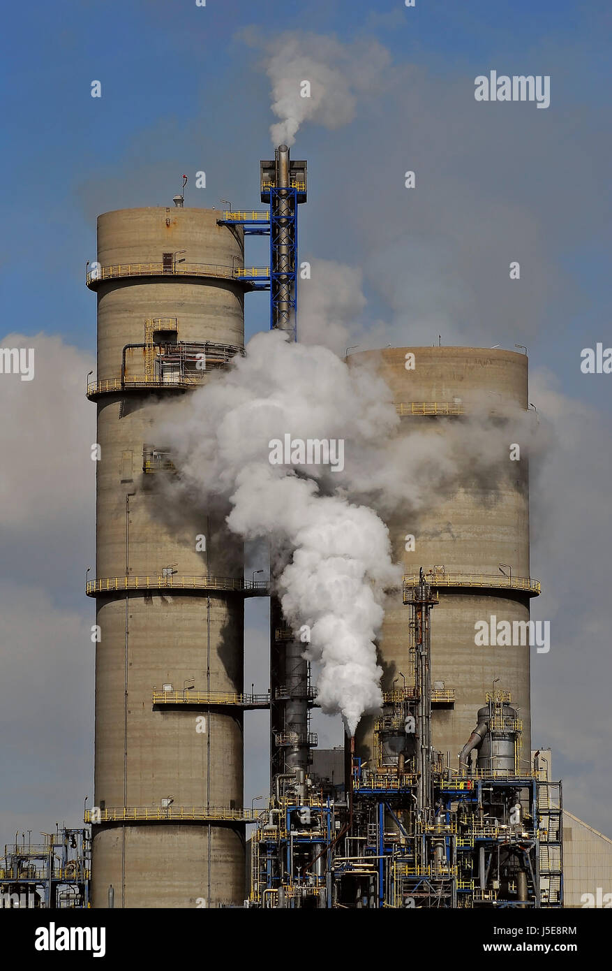 Crude distillation tower hi-res stock photography and images - Alamy