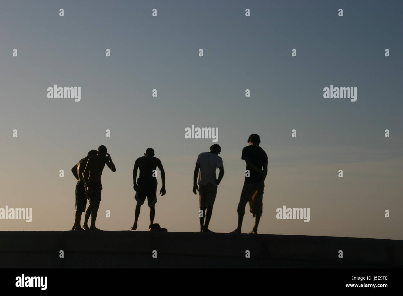 5 people on the wall Stock Photo - Alamy