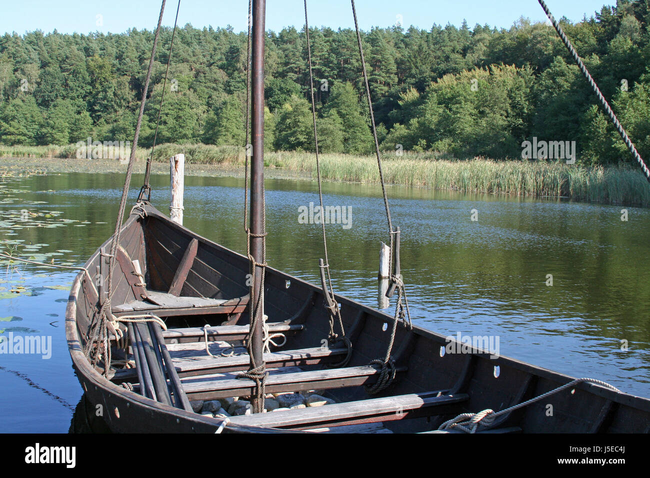 Viking boat hi-res stock photography and images - Alamy